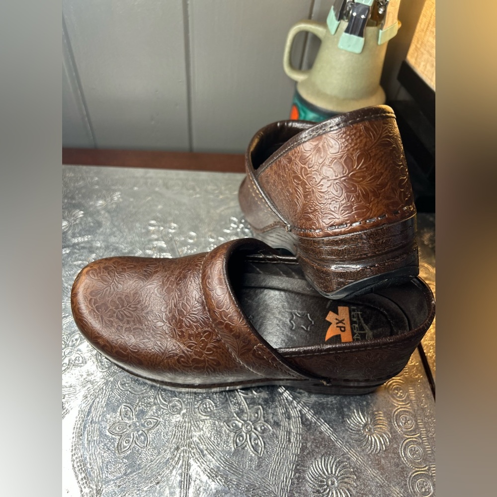 Dansko Pro Xp Brown Floral Tooled Leather Clogs Women… - Gem